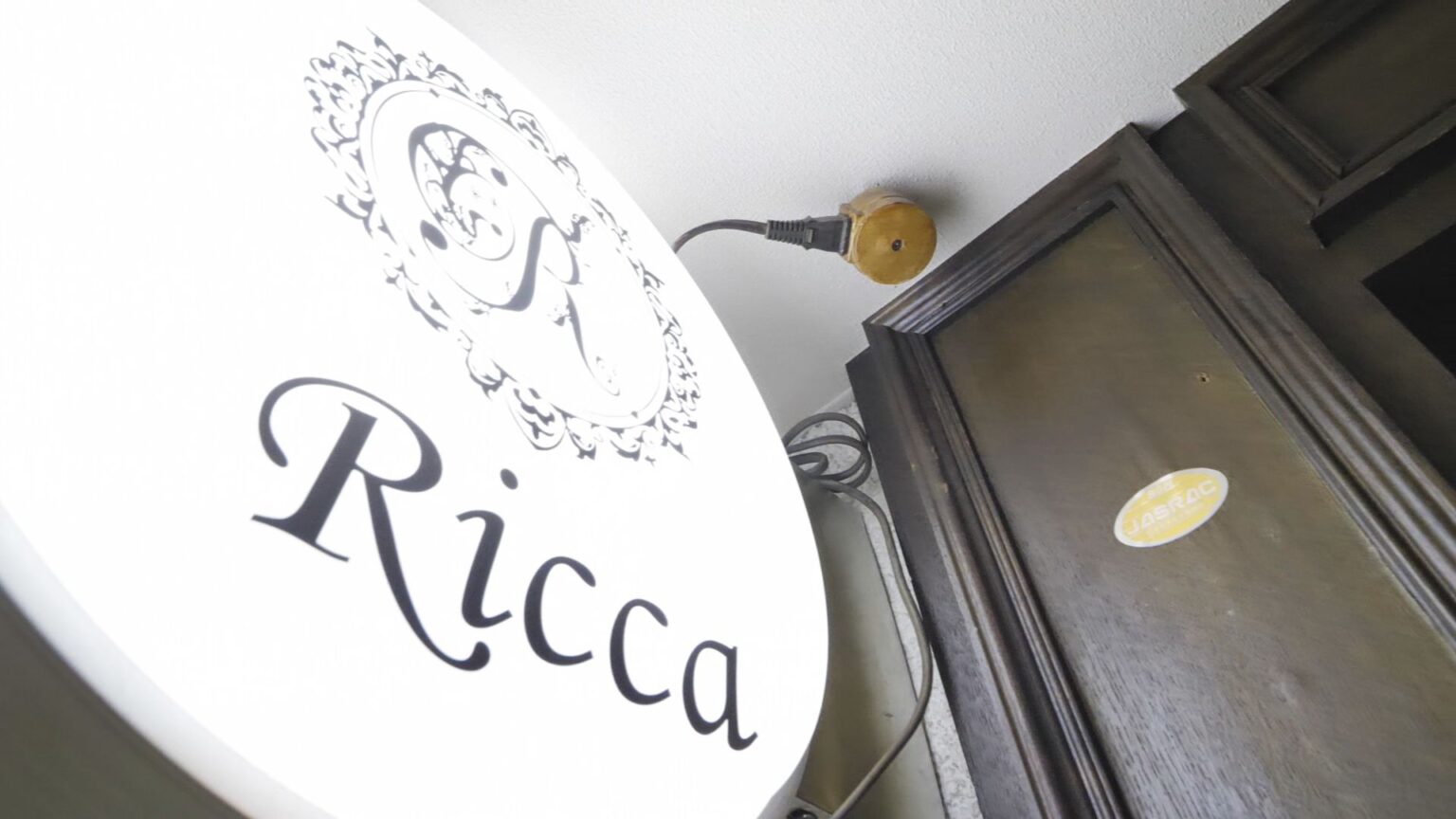 スナックは店内見ちゃえば安心でしょ？セブンビルでゆったり過ごせる「Ricca リッカ」だよ！【旭川市】 | 裸電球ぶら下げて