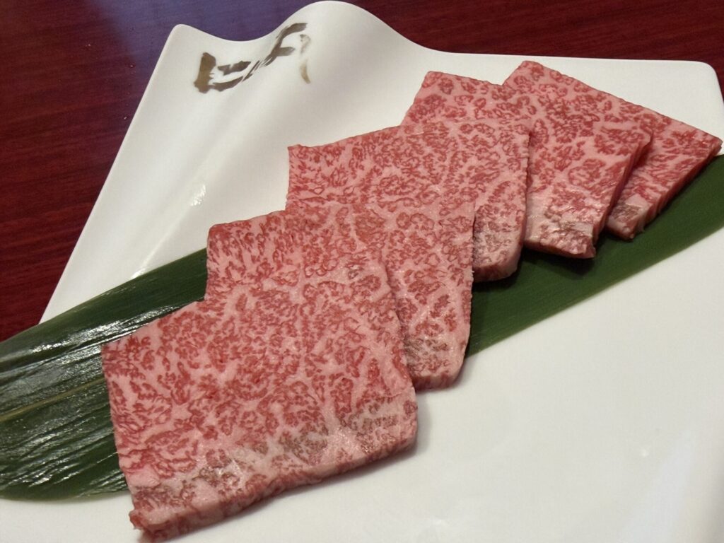今宵は豪華肉！旭川の高級焼肉「にくよし」でジュジュジュのジュー | 裸電球ぶら下げて
